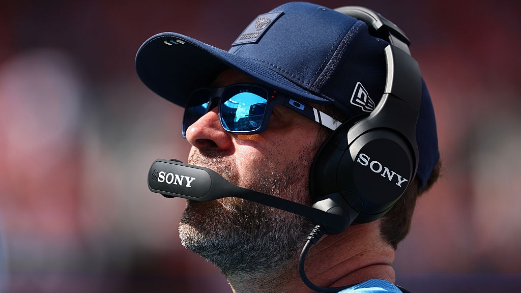 サッカー日本代表が遠征中のアメリカでNFL開幕！日本の『SONY製』ヘッドセットが目立ちまくる ｜Qoly サッカーニュース