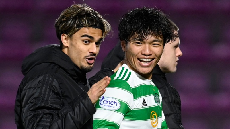 旗手怜央、セルティック同僚との「半裸入浴」が話題 ｜qoly サッカーニュース