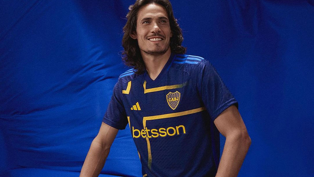 名門ボカ・ジュニオルス、「欧州の国旗」デザインの新ユニフォームを発表！“ユニ色の原点”を讃える ｜Qoly サッカーニュース