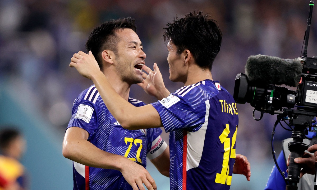 アーセナル冨安健洋のCLセビージャ戦、吉田麻也が生観戦してた！「キャプテン、来てくれてありがとう」 ｜Qoly サッカーニュース